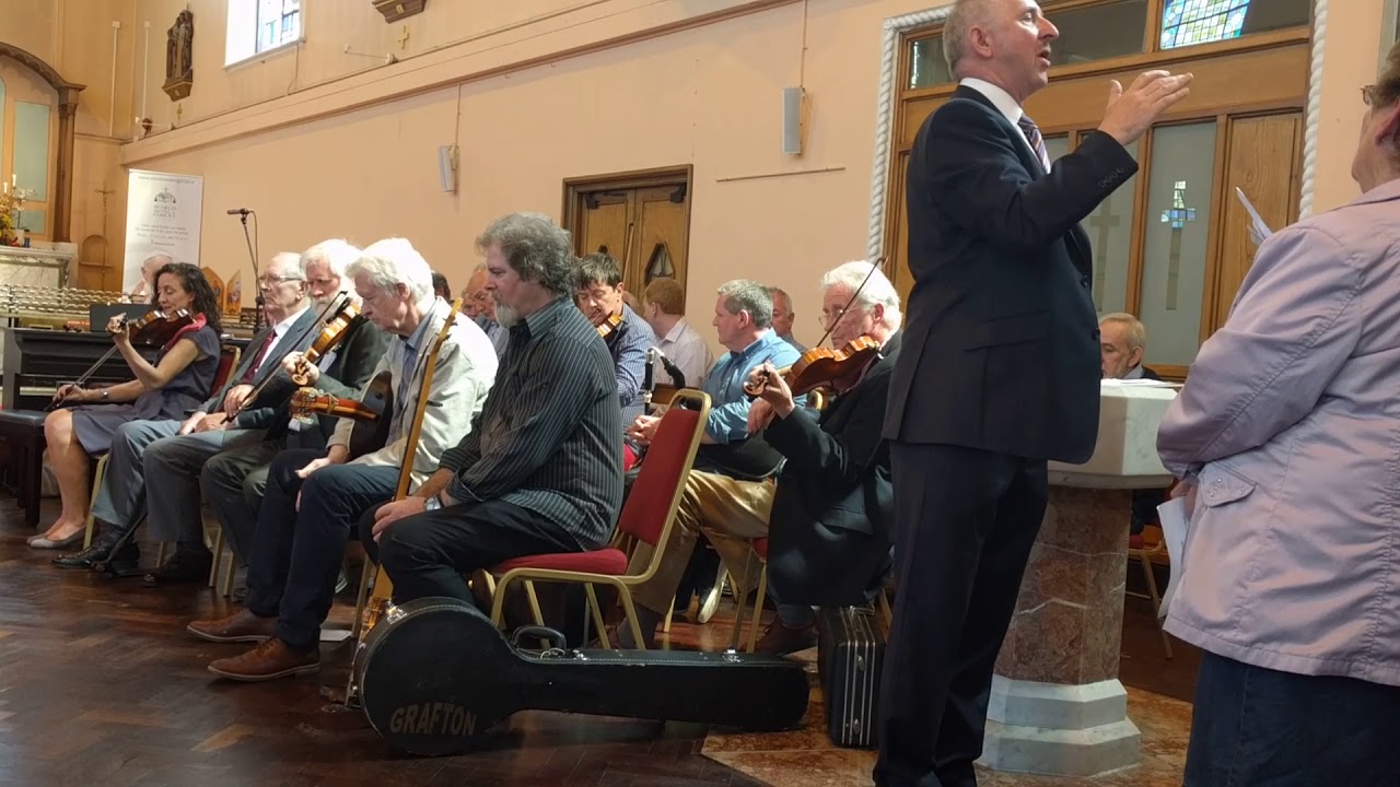 People's College Choir sings "A Criost An Siol" - YouTube