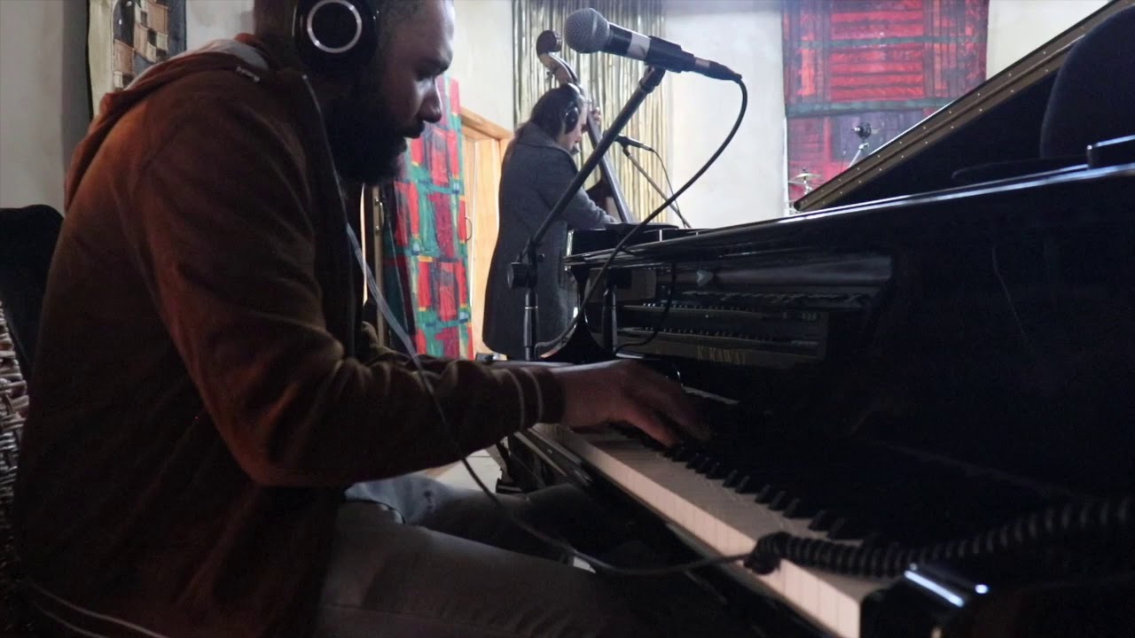 Bokani Dyer trio feat. Mthunzi Mvubu "Fezile" (dedicated to Bra Feya ...