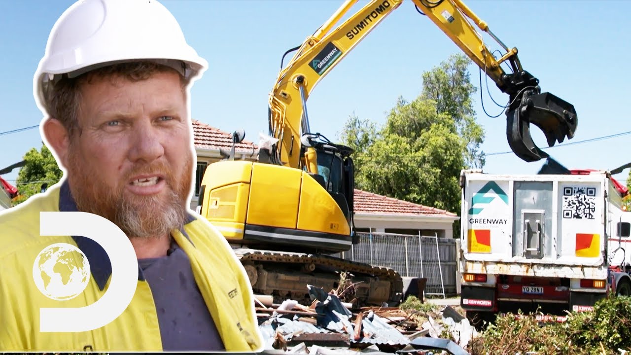 Building Must Come Down Without Damaging The Surroundings | Demolition ...