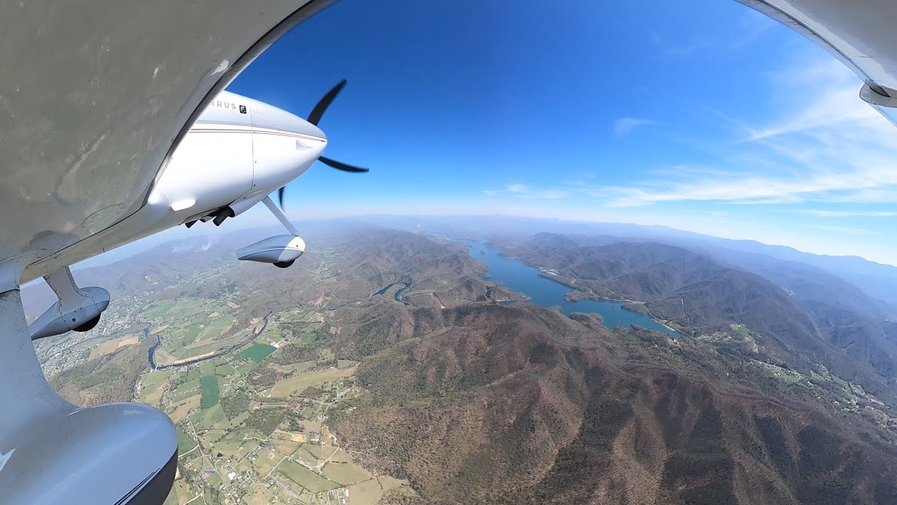 Flying Over The Tennessee Mountains | Cirrus SR22 - YouTube