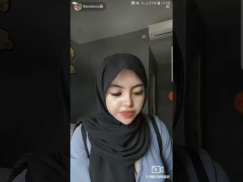 nanda live tobrut keliatan belahannya