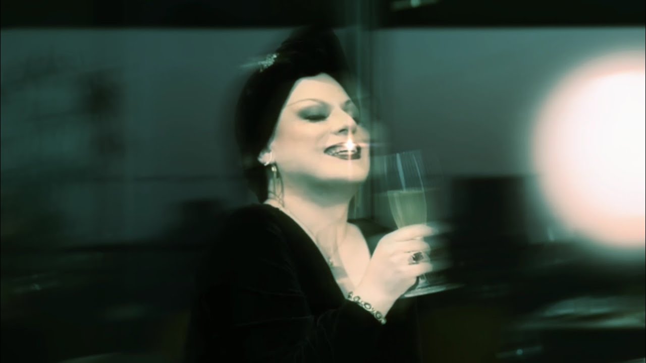 Blogueirinha, a Feia. EP3 Chamada de Miranda Fox. | DiaTV - YouTube