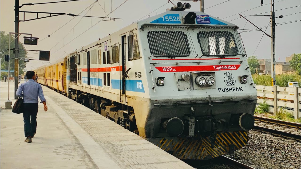 TRAIN JOURNEY Indian fastest alco loco ( PUSHPAK ) WDP3A 🔥Umb to ...
