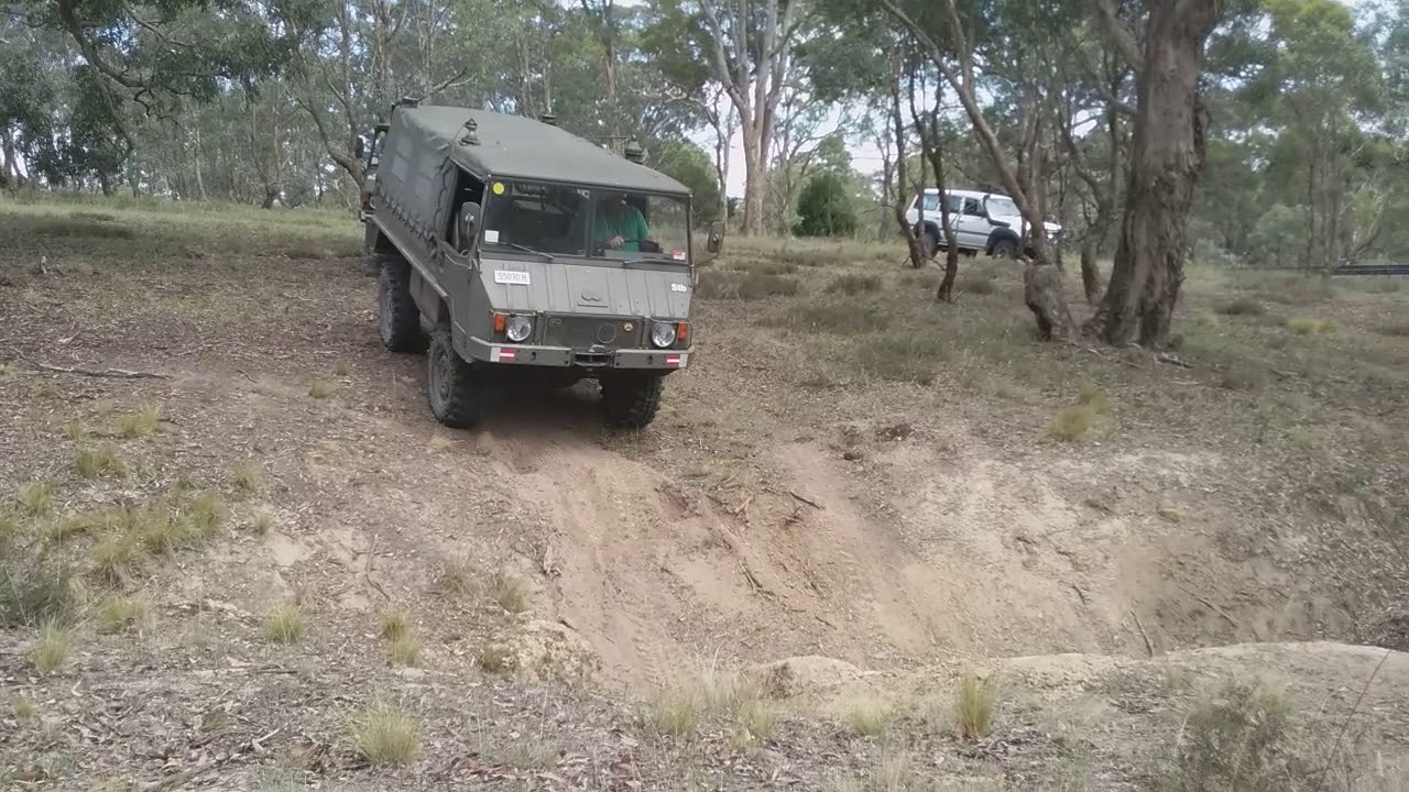 Pinzgauer 4 wheel v 6 wheel - YouTube