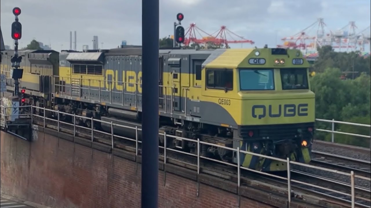 Qube Freight Train entering Bunbury Street Tunnel in Footscray #train # ...