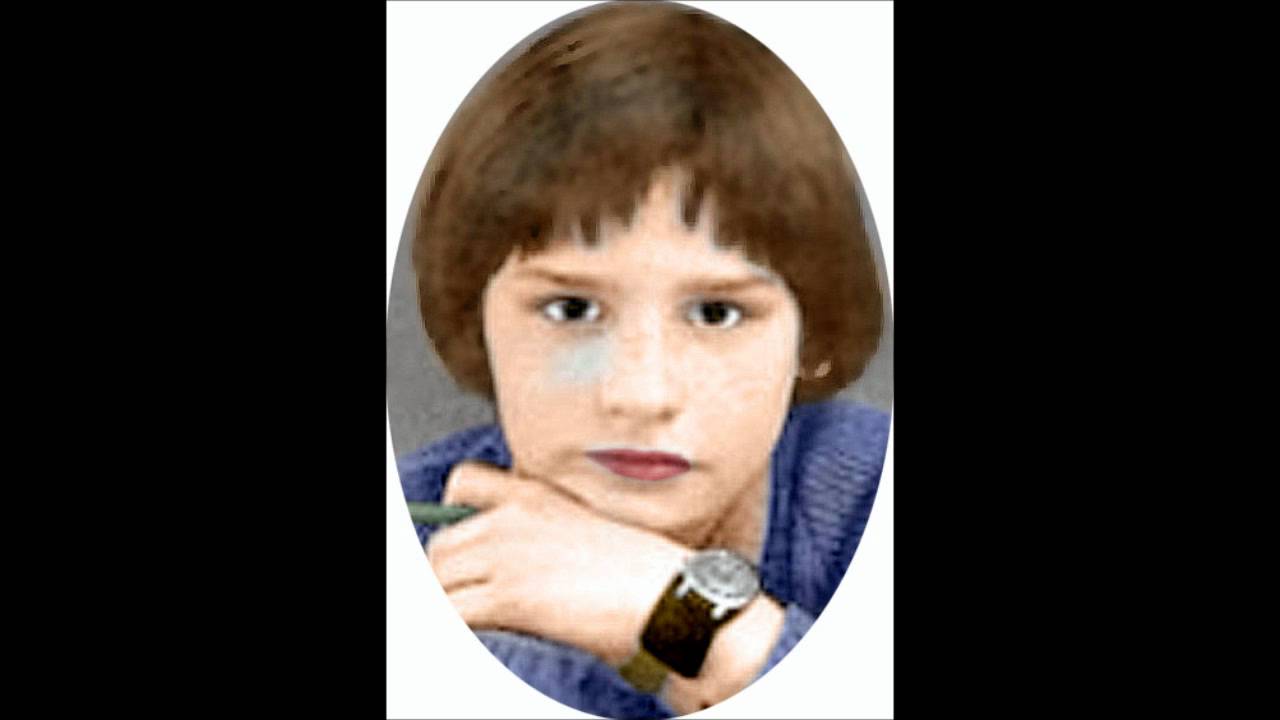 Paul Phoenix (boy soprano) sings I'd like to teach the World to Sing ...