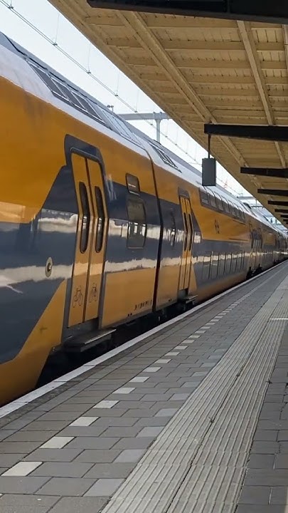 Virm vertrekt van station Alkmaar #ns - YouTube