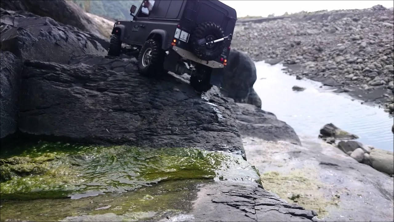Defender D90 off road on the rocks in Taiwan - YouTube