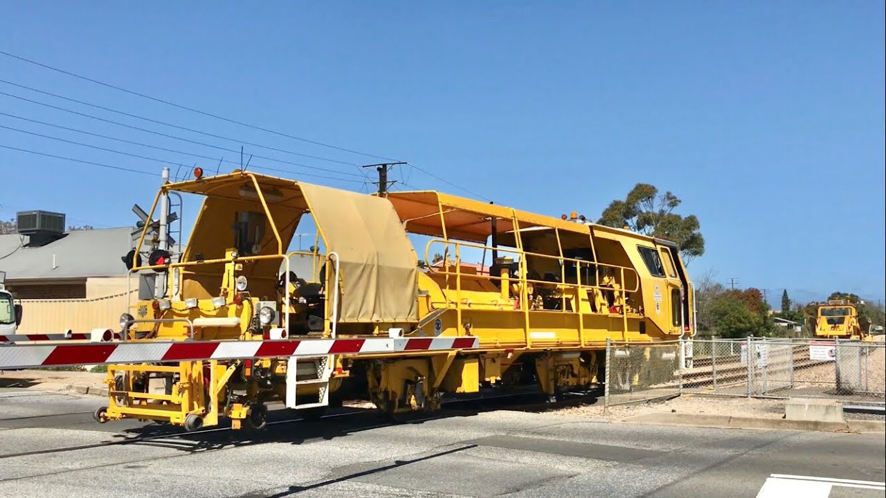 Broad Gauge Track Machines between Peterhead & Largs North - YouTube