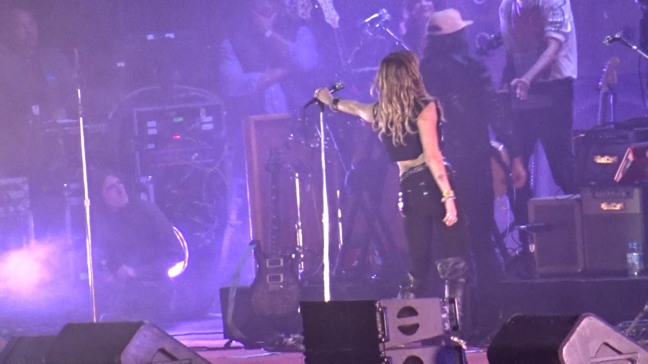 Miley Cyrus - Malibu @ Primavera Sound 2019 - YouTube