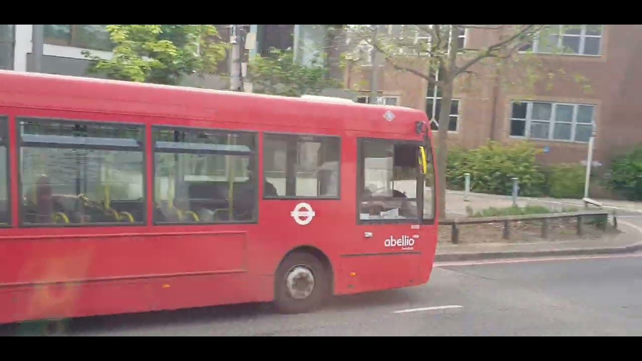 Here is the R70 bus in Twickenham Thursday 18 May 2023 - YouTube