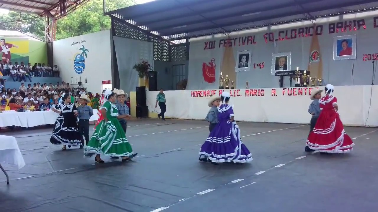 Danza Colonial La Varsoviana, Escuela La Democracia - YouTube
