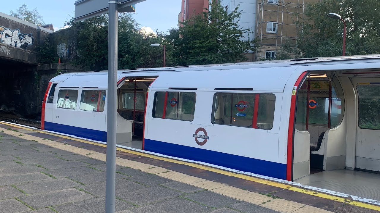 Bakerloo Line 1972 stock 3238 and 3531 departing Harrow & Wealdstone ...