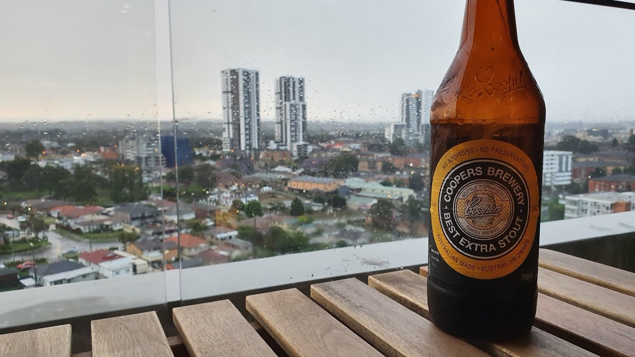 Quick beer review #25: Cooper's BEST extra stout - YouTube