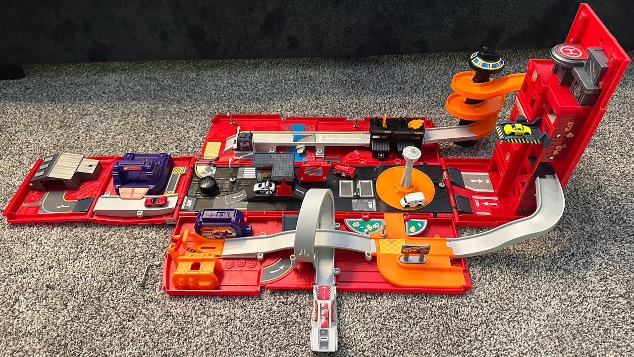 Motor Max Take Along Fire Station Transforming Playset - Unboxing ...