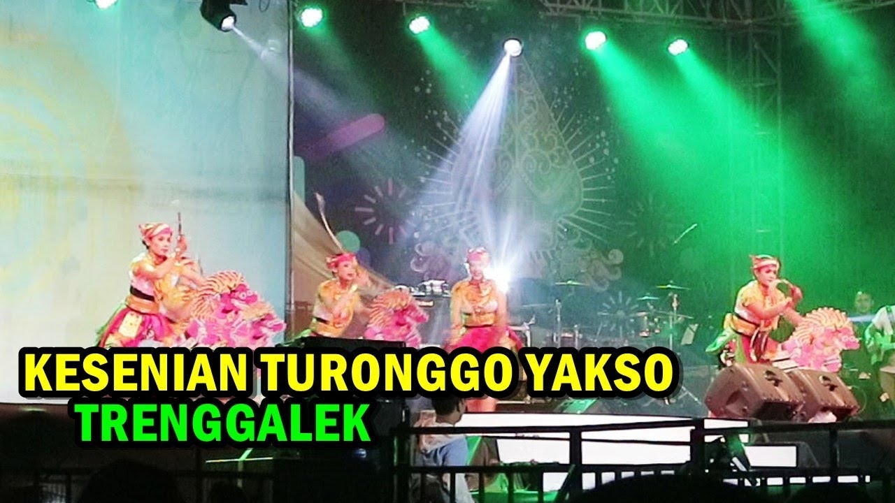Kesenian Turonggo Yakso Khas Trenggalek - YouTube