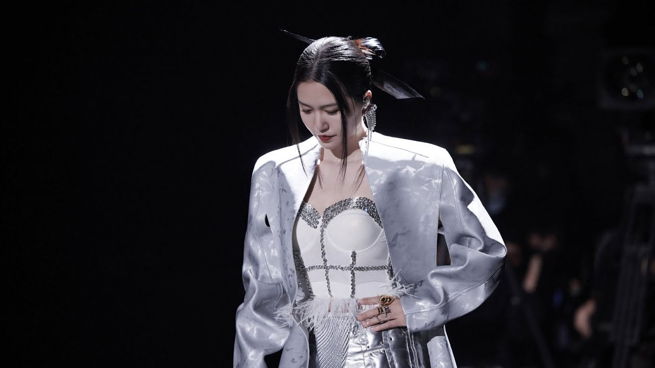 「纯享版」谭维维 Sitar Tan【披光】｜2022王者荣耀共创之夜 - YouTube