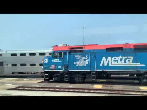 Metra 611 and Metra 614 with more Metra engines!Near western ave! - YouTube