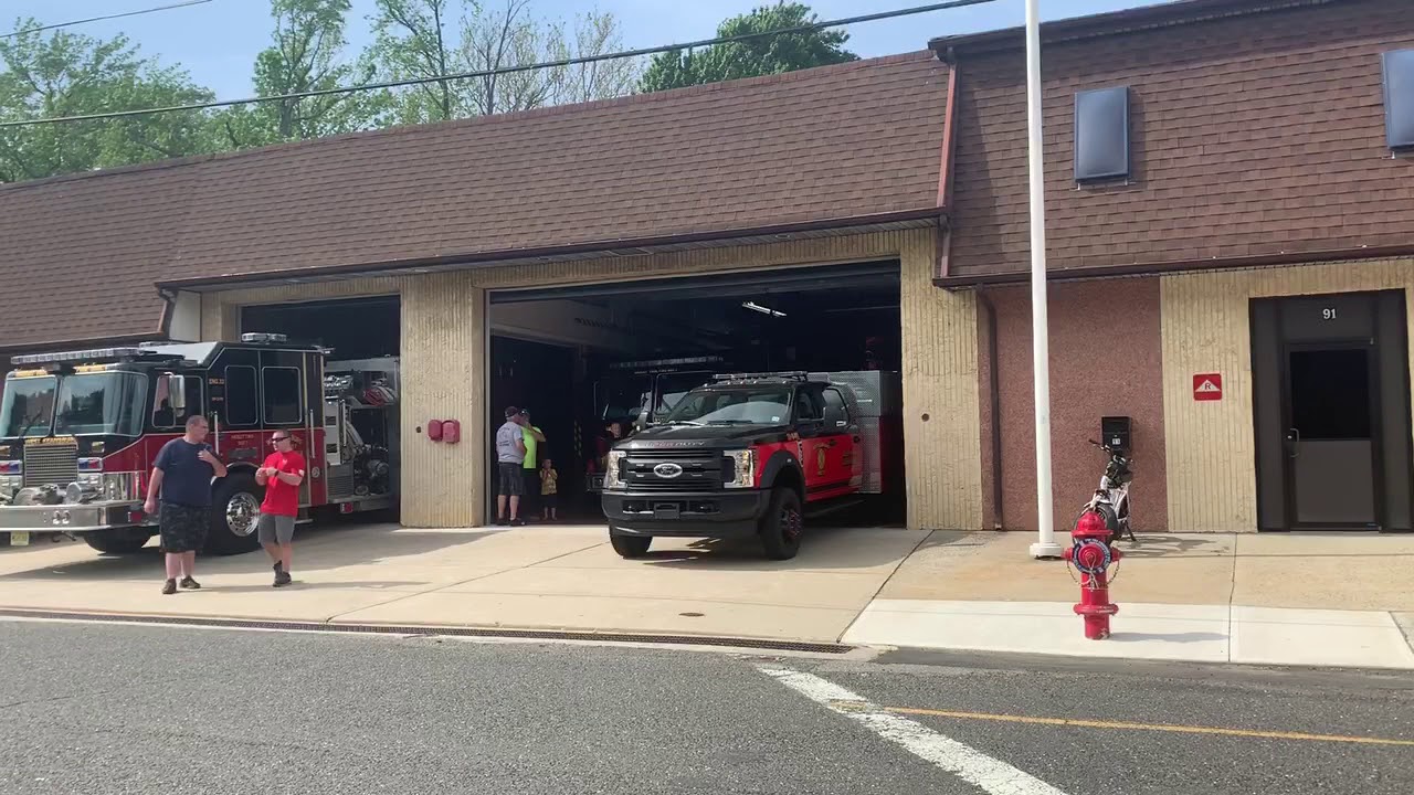 Hazlet Fire Department (WKFC) NEW 39-3-88 pulling out on the ramp - YouTube