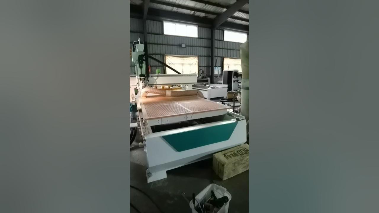 auto tools change CNC router BMG-1530ATC - YouTube
