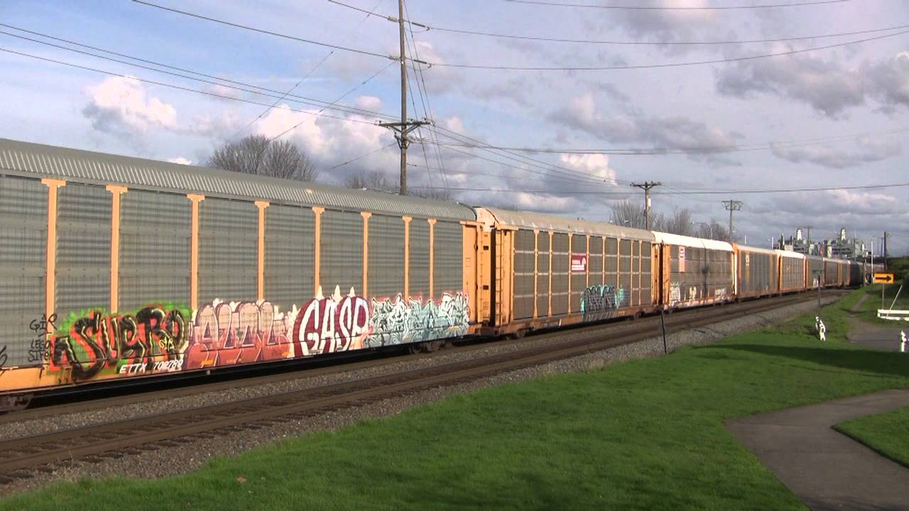 BNSF 7883 Leads A Vehicle Train @ Old Town Tacoma, WA w Canon HF11 ...