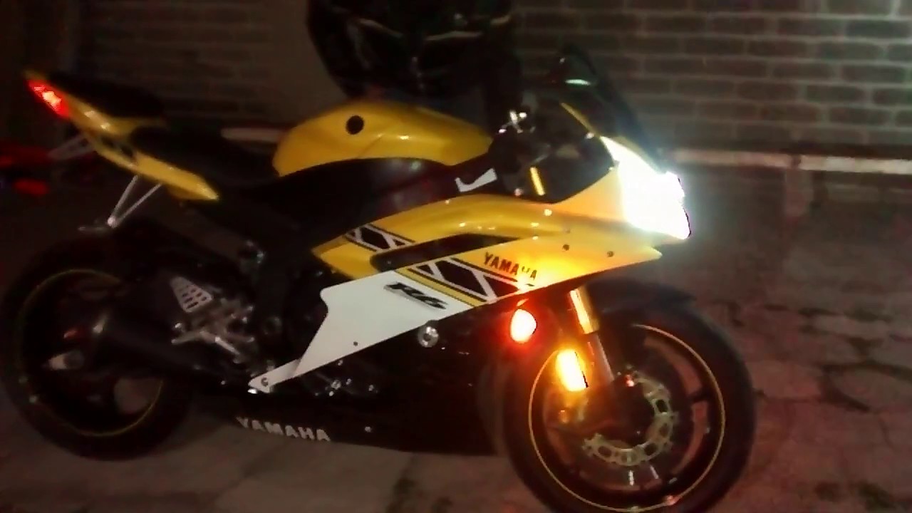 Moto Yamaha r6 2006 edición aniversario - YouTube