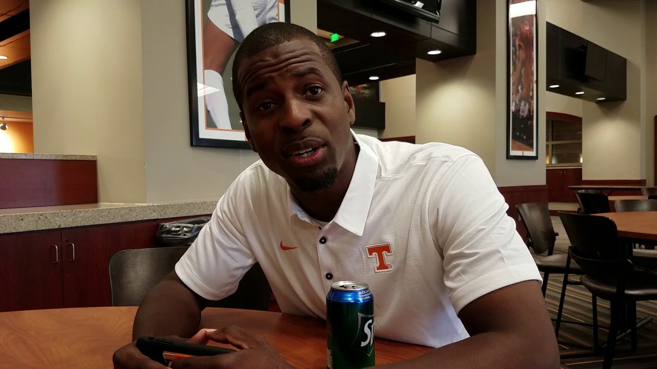 Kevin Beard - 2017 UT Media Day - YouTube