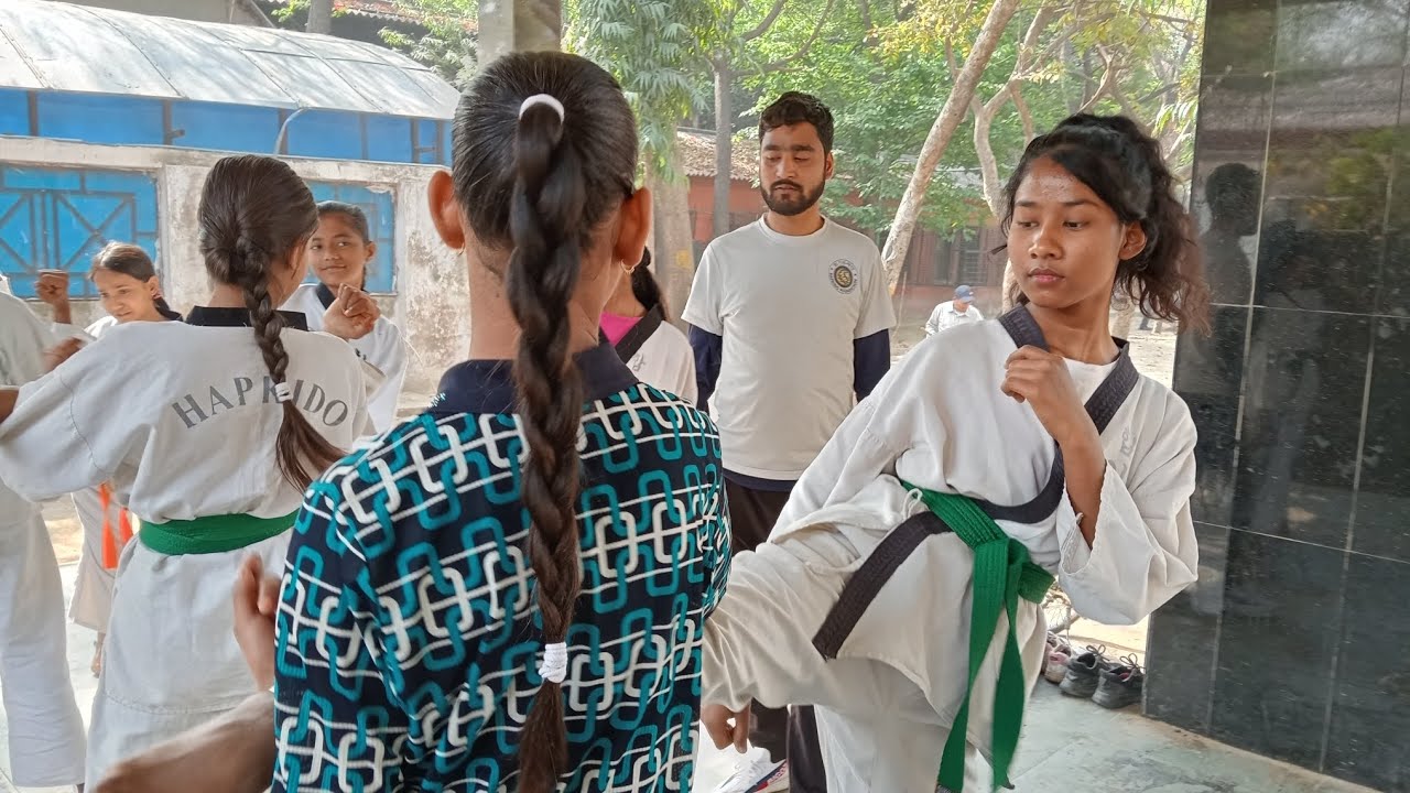 without sound Grils Hapkido training - YouTube