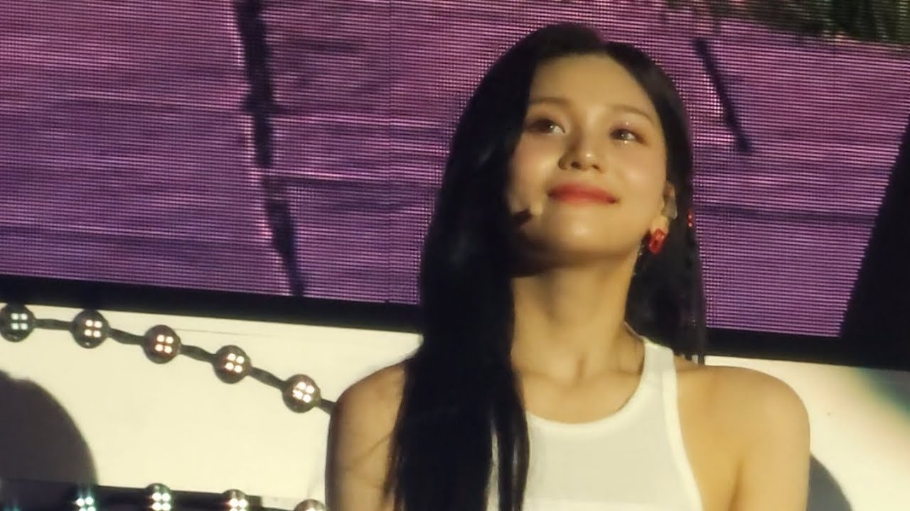 240602_VIVIZ CONCERT "신곡_Wildflower(팬송)" 직캠 - YouTube