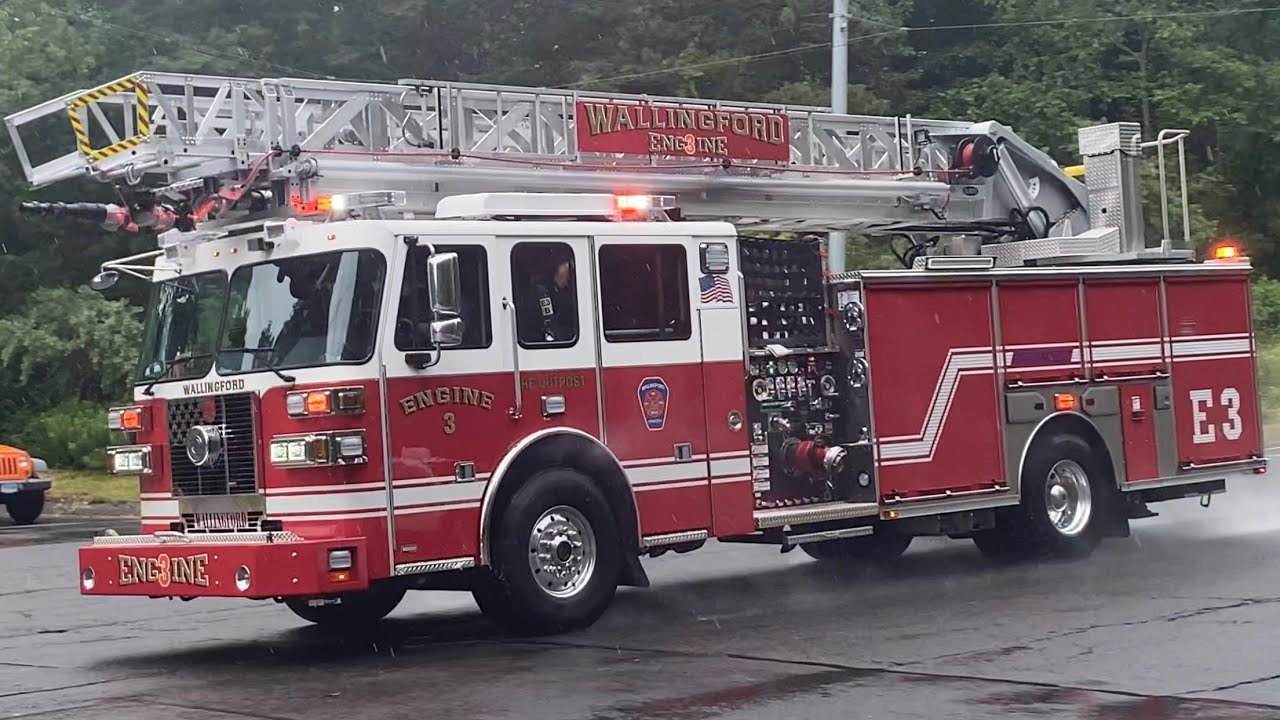 Wallingford CT Fire Department Engine 3 Responding - YouTube