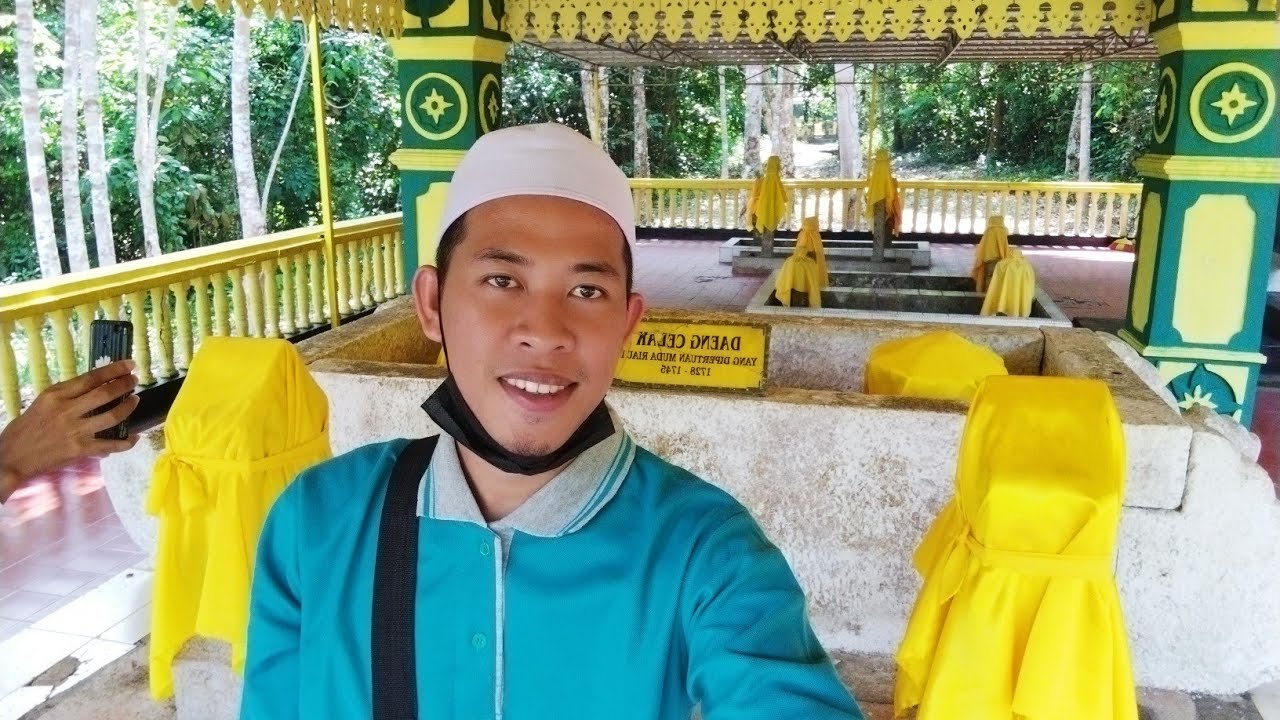 Melihat Makam Daeng Celak YDM 2 Sultan Riau- Johor - YouTube