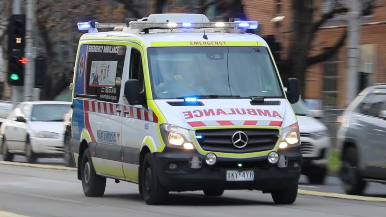 AV - Ambulance 6535 Responding - YouTube