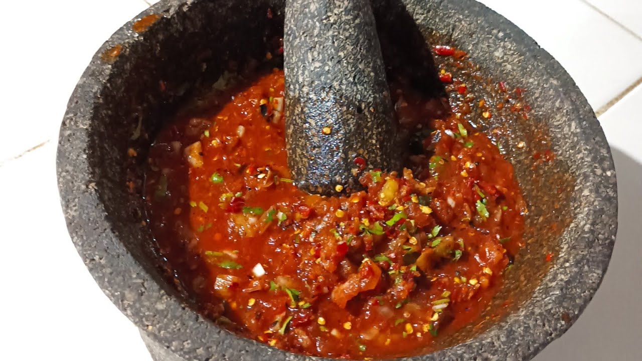 Salsa de molcajete de xoconostle y chile de árbol . - YouTube
