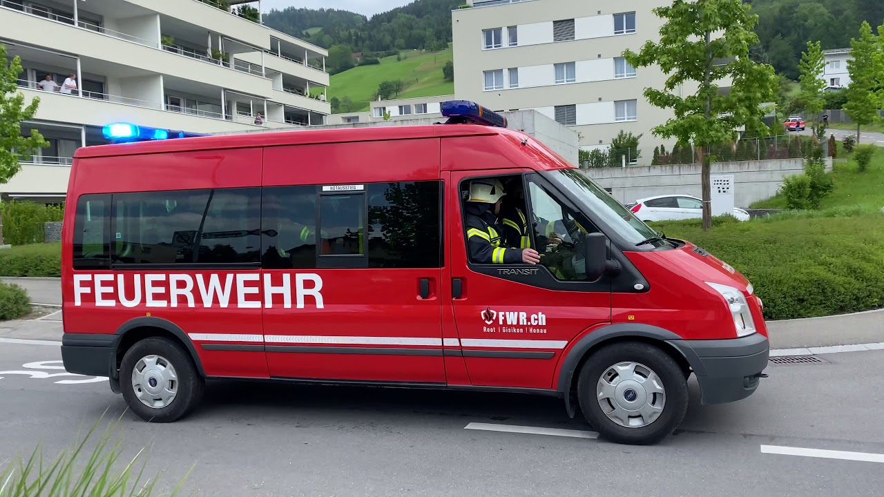 Einsatzfahrt Feuerwehr Root - Personentransportfahrzeug - YouTube