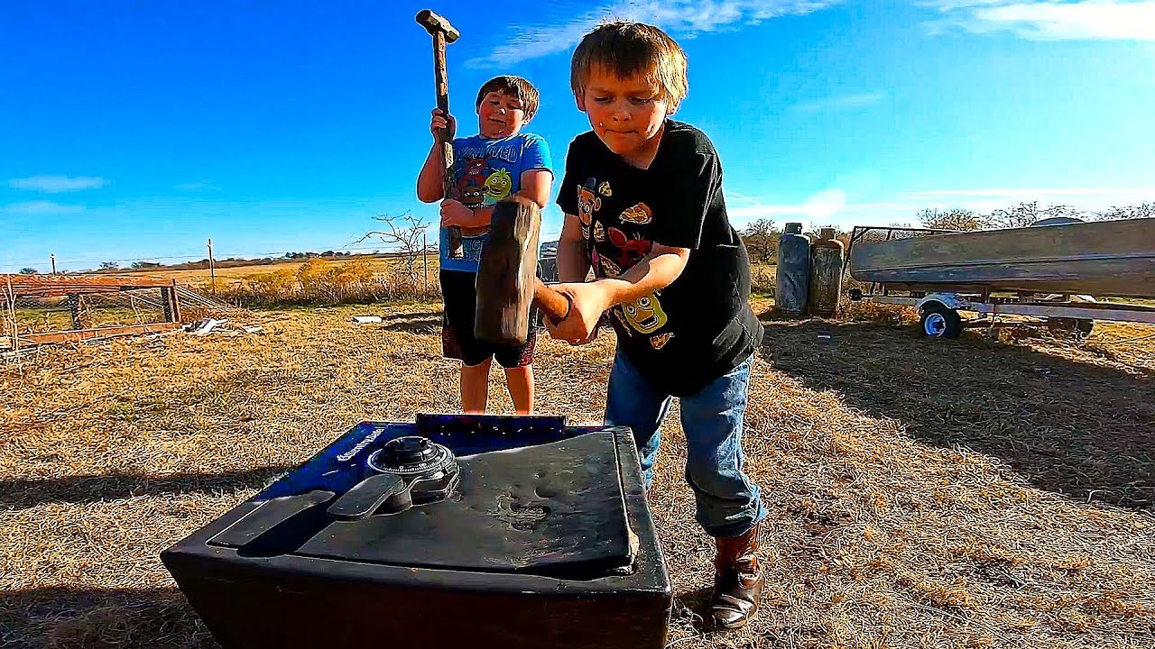 We Found A Safe Dumpster Diving You Wont Believe Whats Inside!! - YouTube