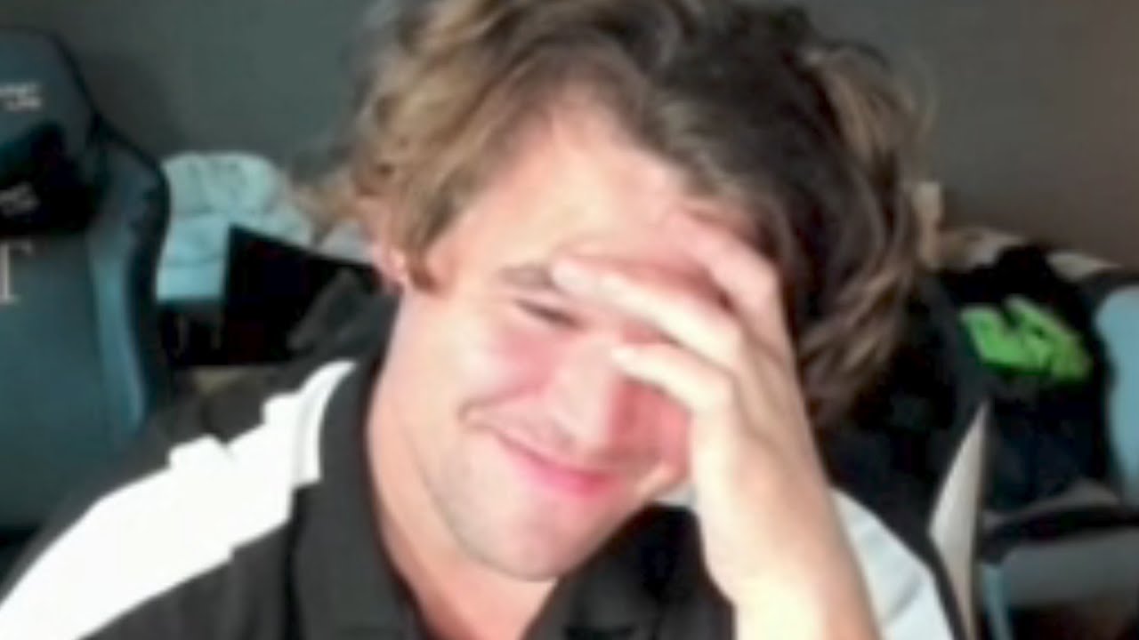 Magnus Enjoying His Winning Position - YouTube