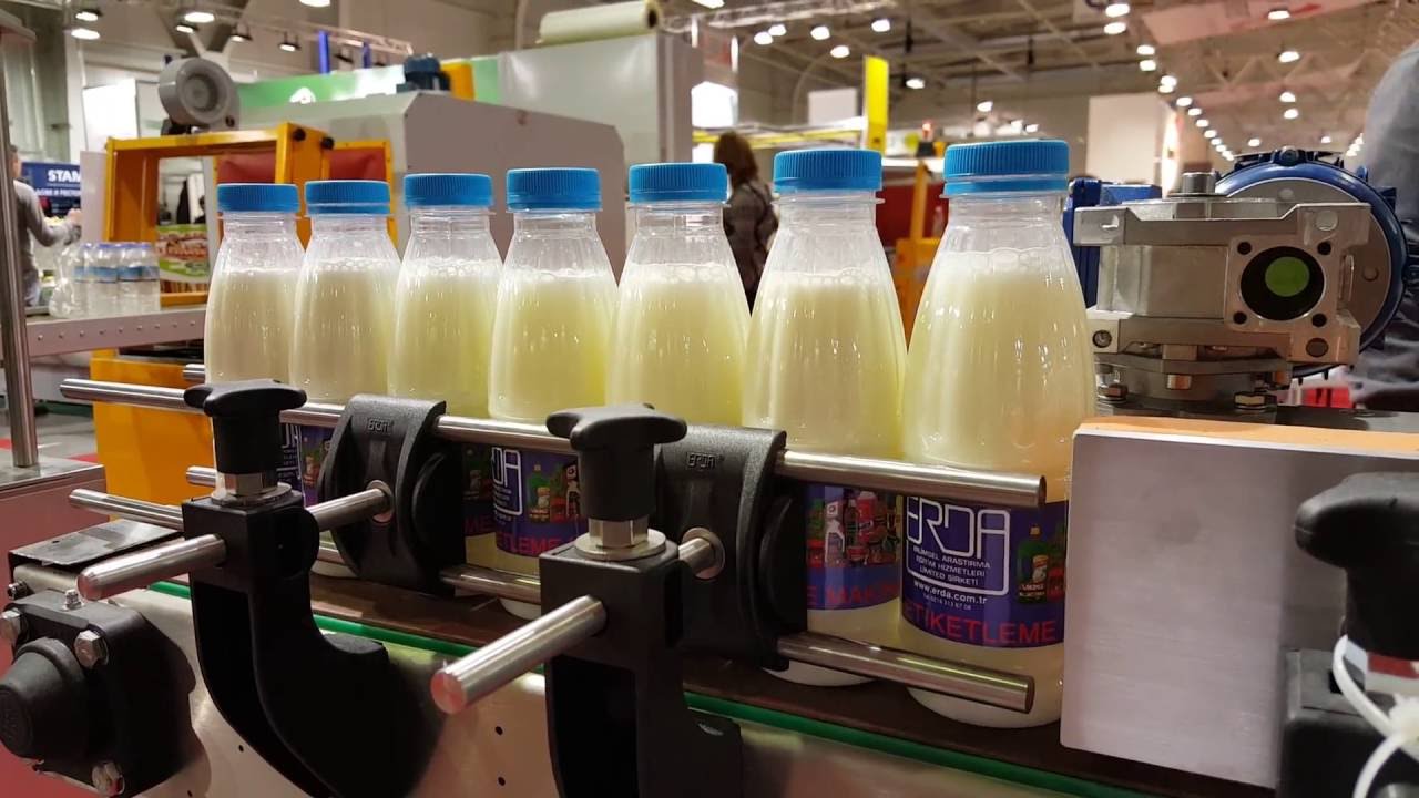 ERDA süt ve ayran etiketleme makinesi. ERDA milk labelling machine ...