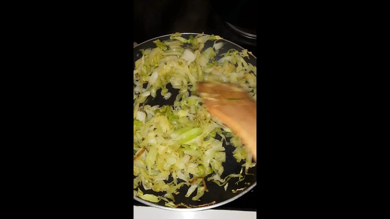 Cabbage, chicken stew and umphokoqo/uphuthu/krimmel pap - YouTube