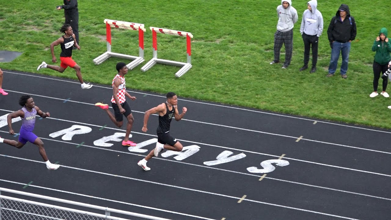 Iowa City West 100 m Dash - 2024 District (SQM) Meet - YouTube