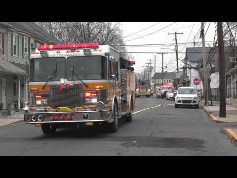 Fire Engine arriving to a reported house fire - YouTube