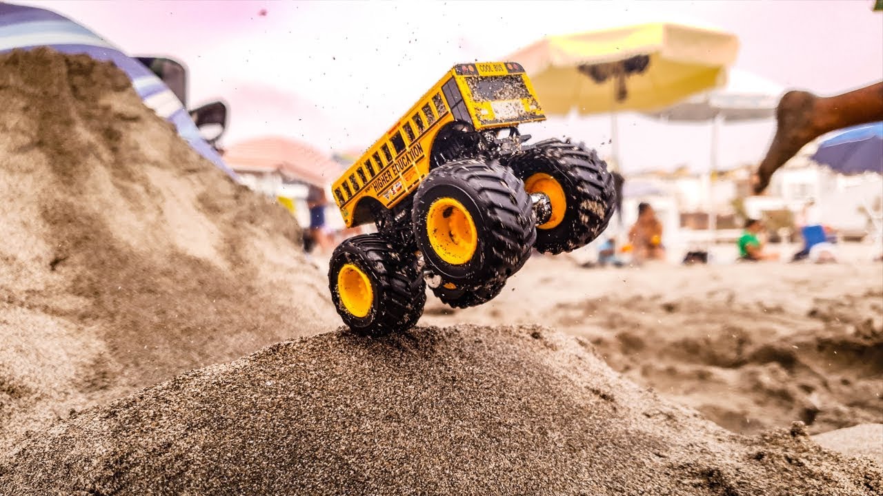 #Hotwheels #monsterjam MONSTER JAM beach showdown - YouTube