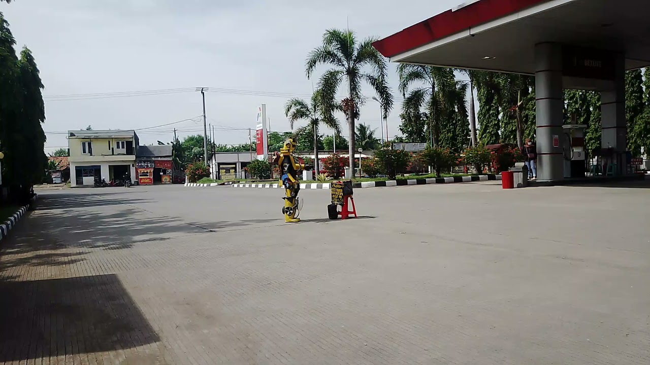 Badut Transformers Kuning - YouTube