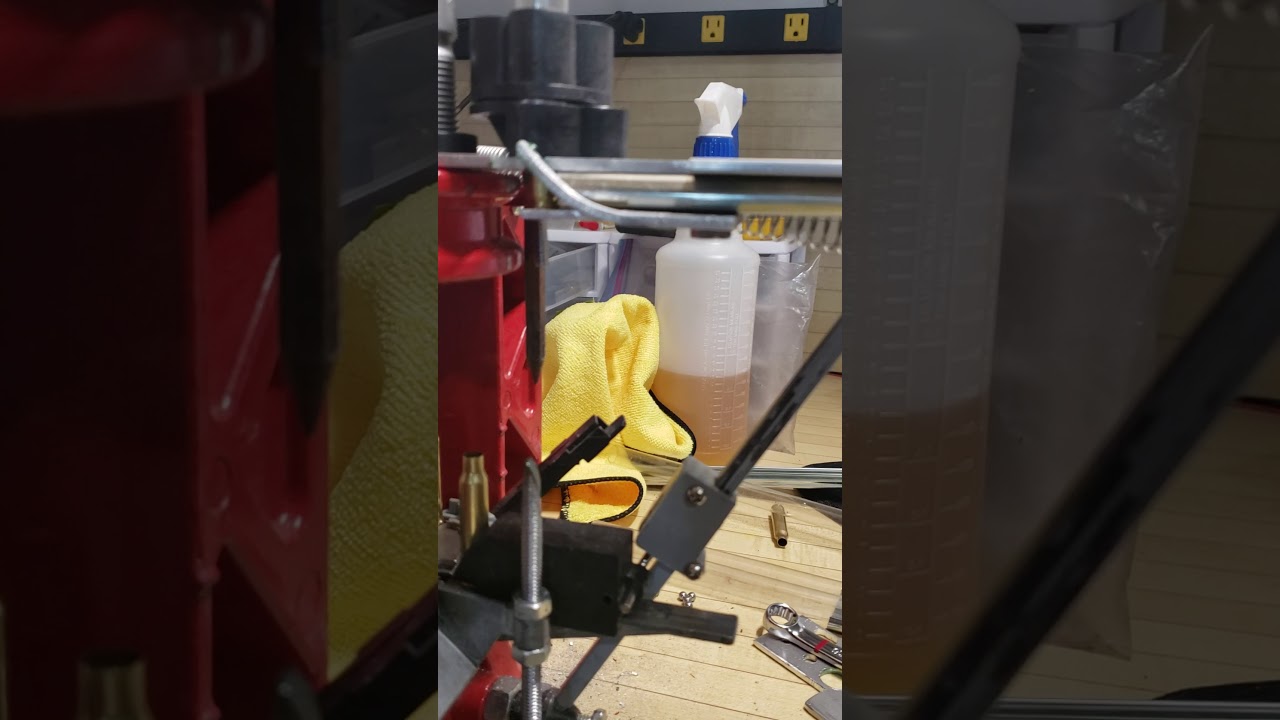 Lee loadmaster case feeder Mod. - YouTube