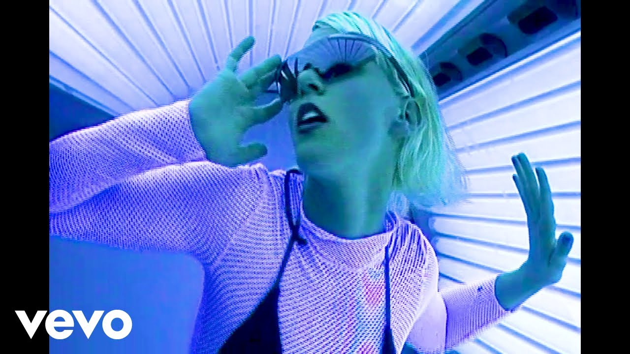 Micka Lifa - Ckandalozni Treš ft. Mikadroid - YouTube