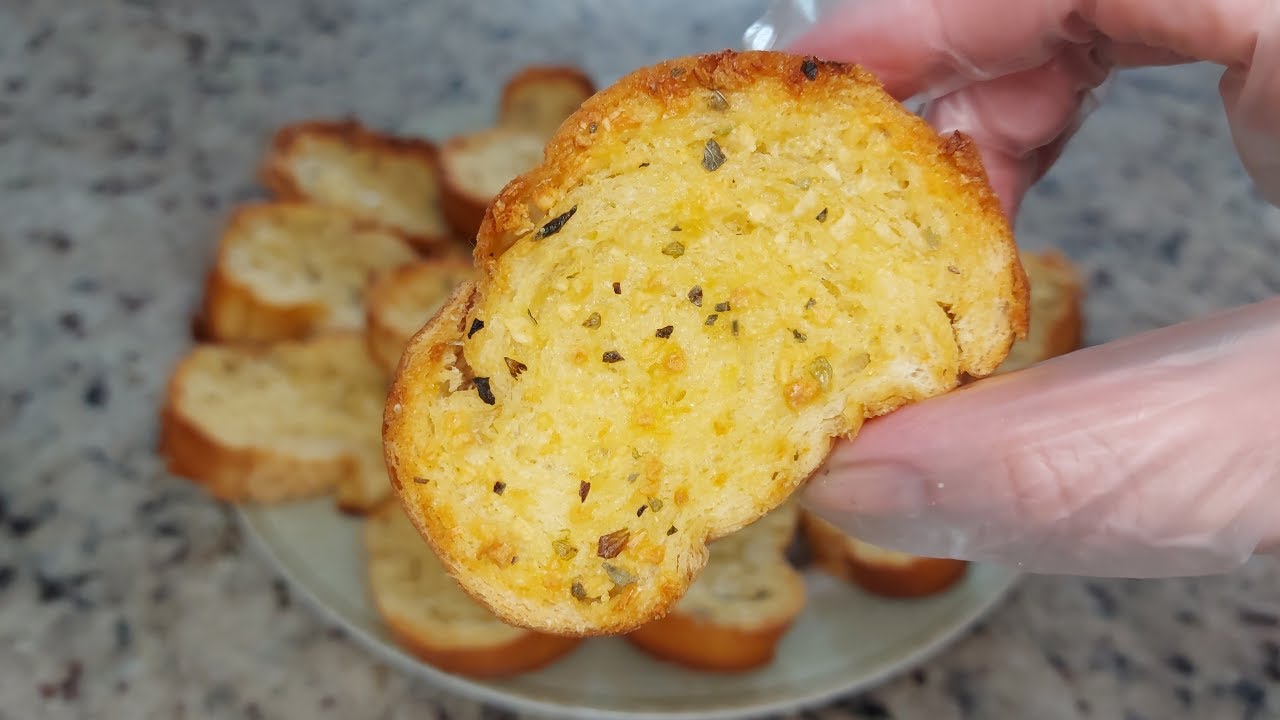 TORRADA TEMPERADA COM ALHO, NÃO JOGUE PÃO FORA!! Mônica Kowales - YouTube