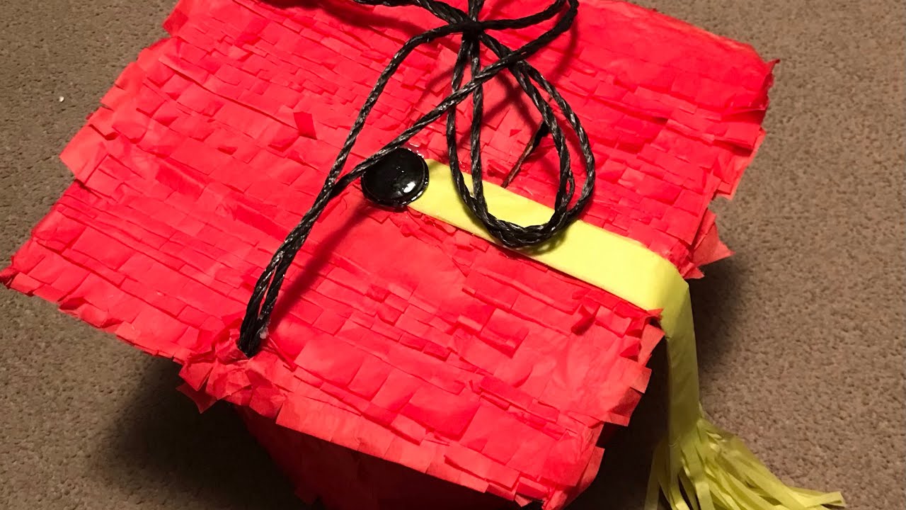 Como hacer una piñata de gorro de graduación o birrete - YouTube