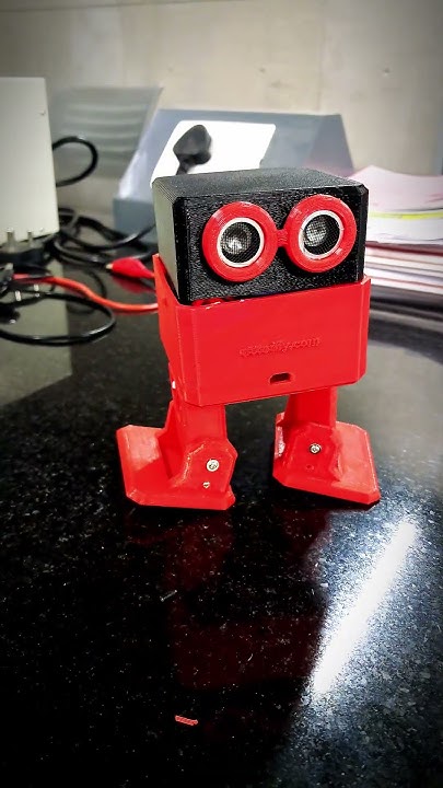 Dancing robot with Arduino Nano - YouTube