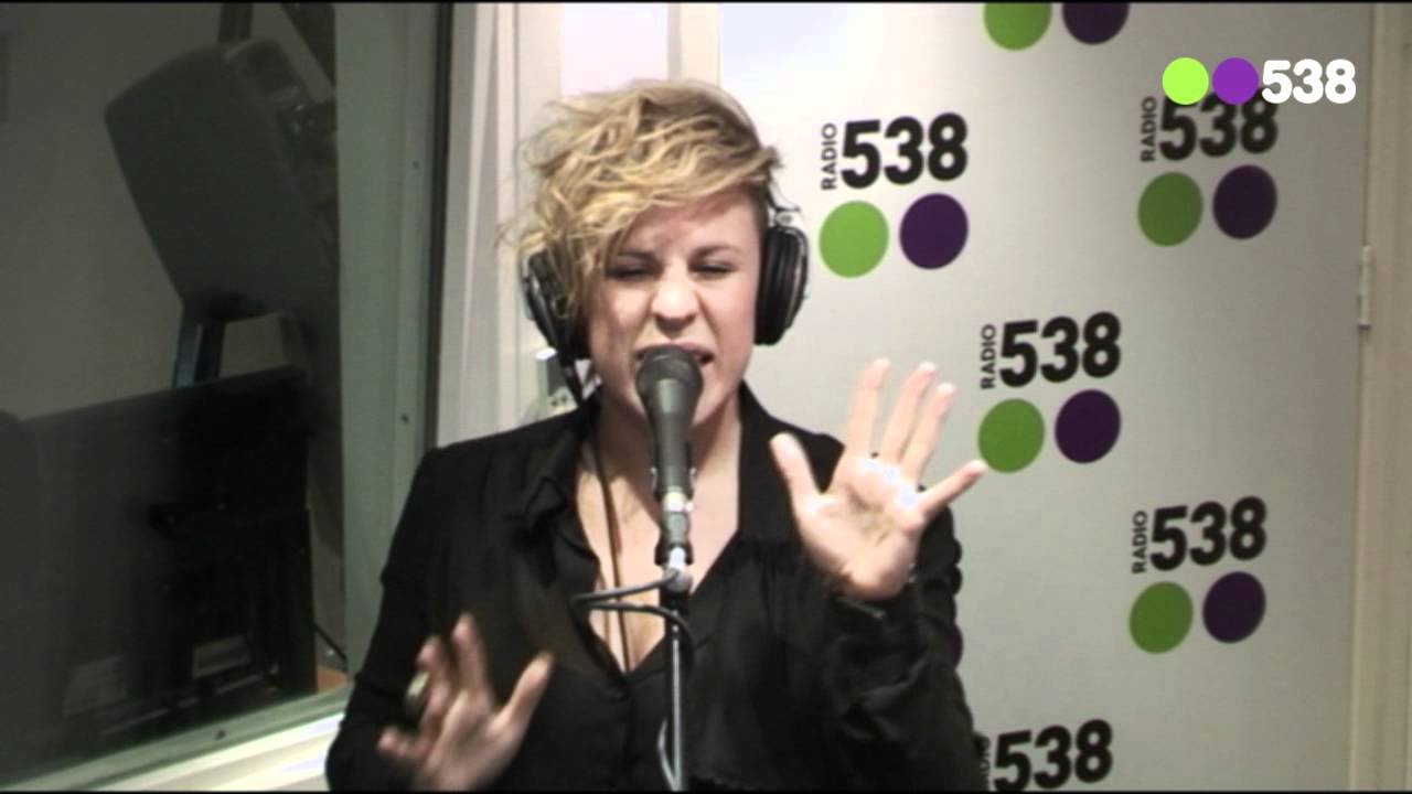 Radio 538: Sacha van Beek - You know I'm no good (live bij Evers Staat Op) - YouTube