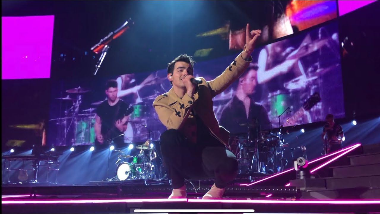 Jonas Brothers - Hold On/Tonight - 20th feb 2020 - Amsterdam - Live ...