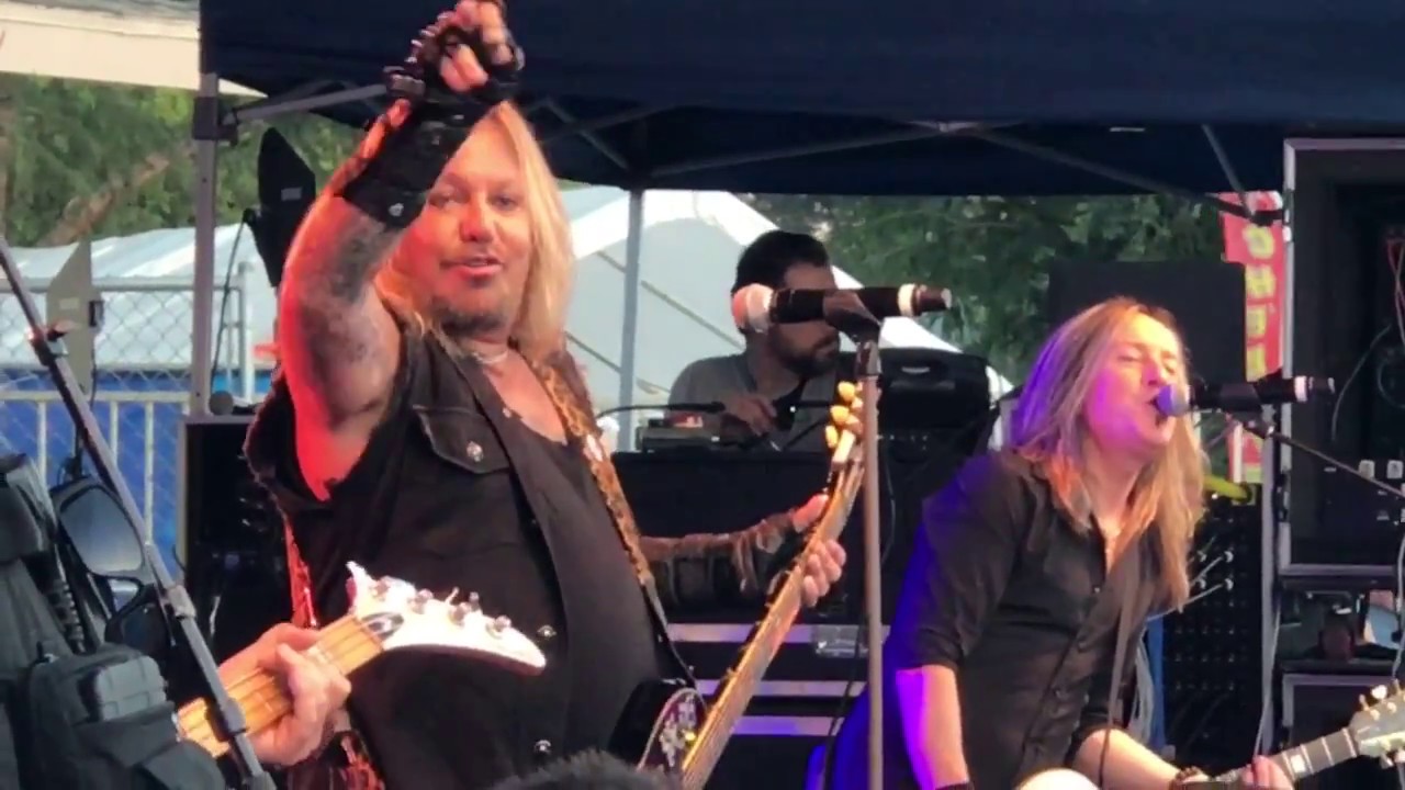Motley Crue Vince Neil live 2019 - YouTube